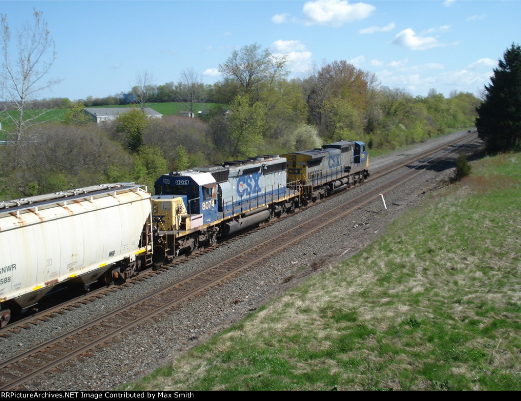 CSXT 8074 on CSX Q390